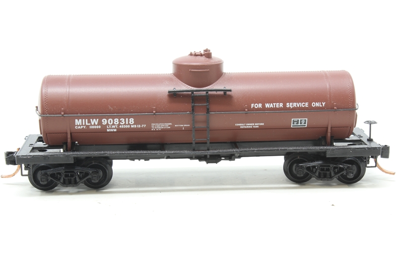 Micro-Trains 65280-908310 39' riveted single dome tank car of the