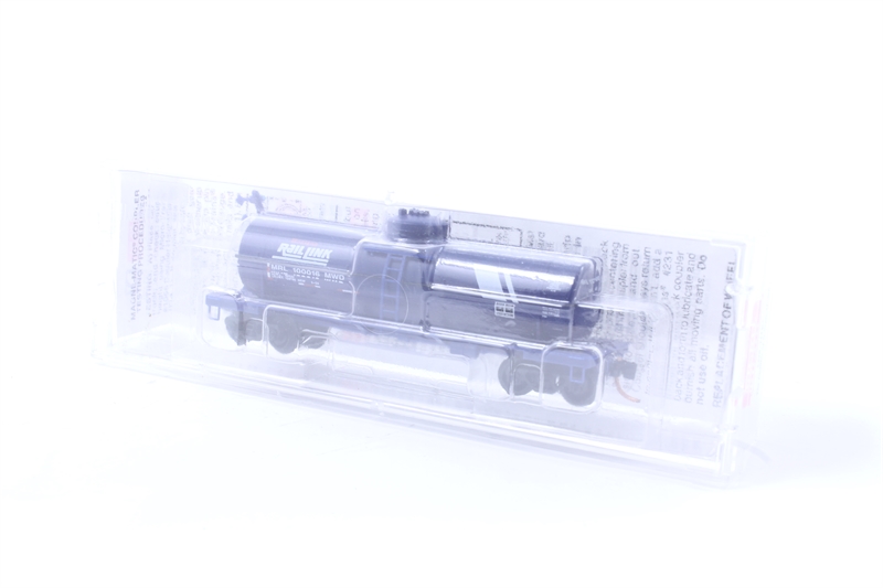 Micro-Trains 65390-100016 39' riveted single dome tank car - Hattons