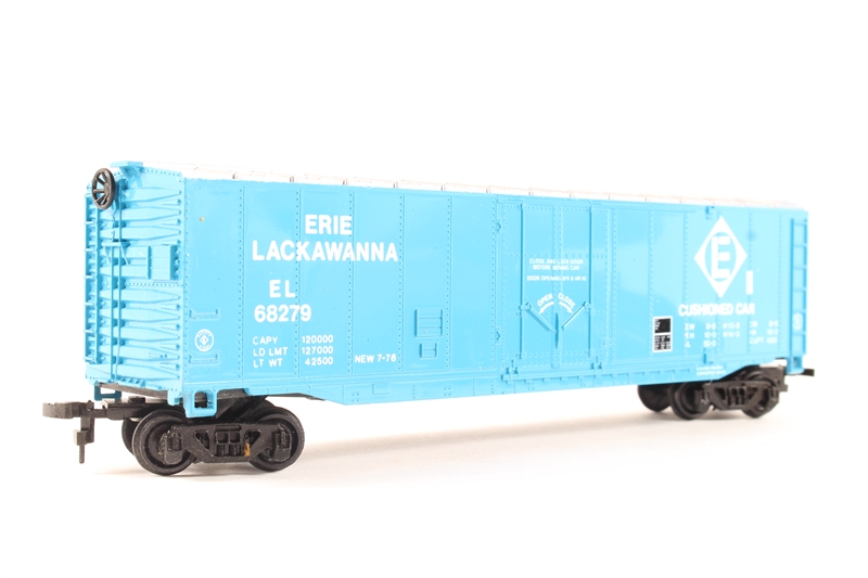 Bachmann USA 68279BAC Plug Door Box Car 'Erie Lackawanna'