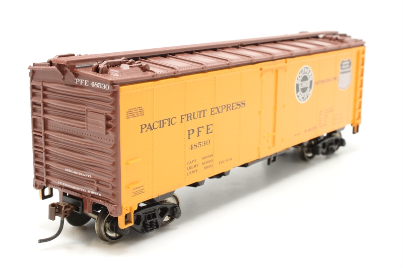 Athearn 71361 42' Wooden reefer car 'Pacific Fruit Express' 48530 - Hattons
