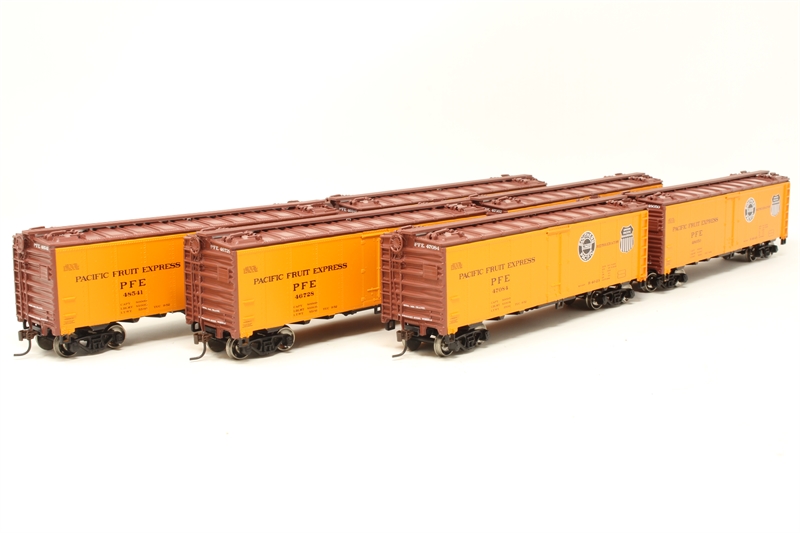 Athearn 71431ATH 40' steel reefer 'Pacific Fruit Express' - Hattons