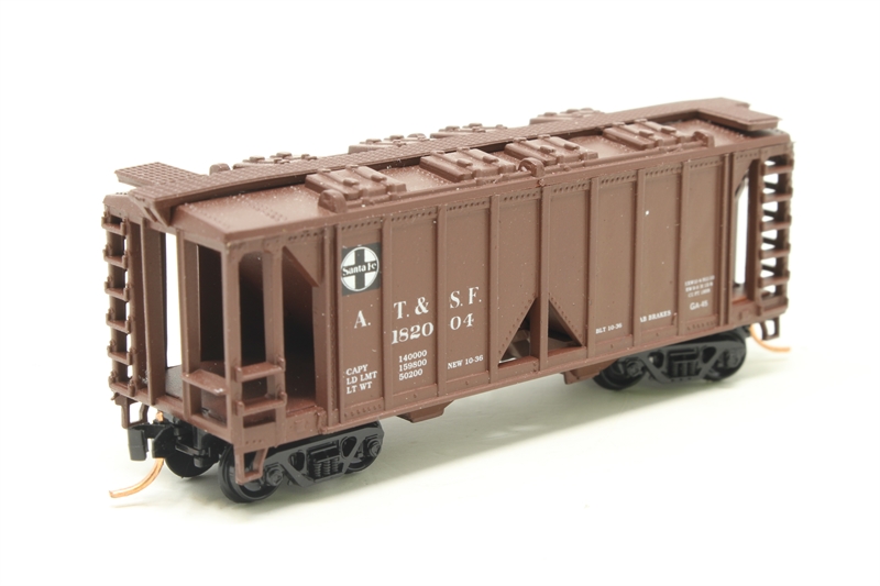 Deluxe Innovations 72102 2-bay 36' ACF 70t covered hopper of the Santa ...