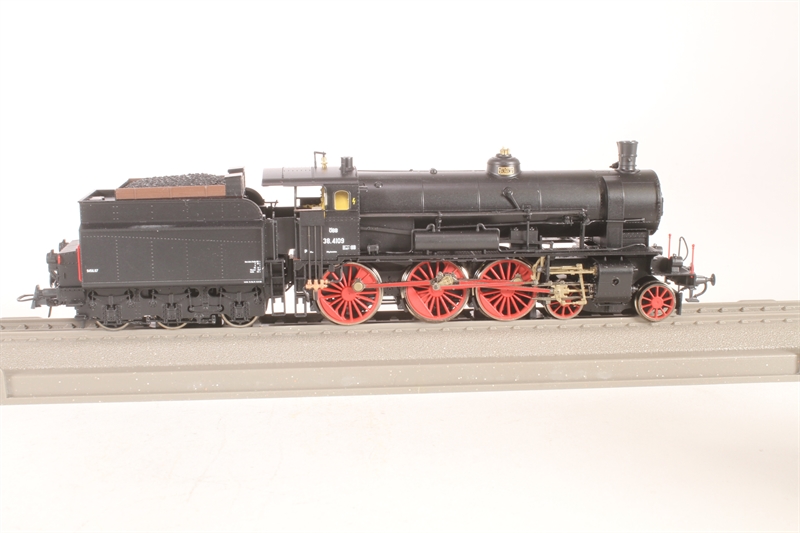 Roco 72127 BR38 4-6-0 Steam Locomotive of the Austrian OBB - Hattons