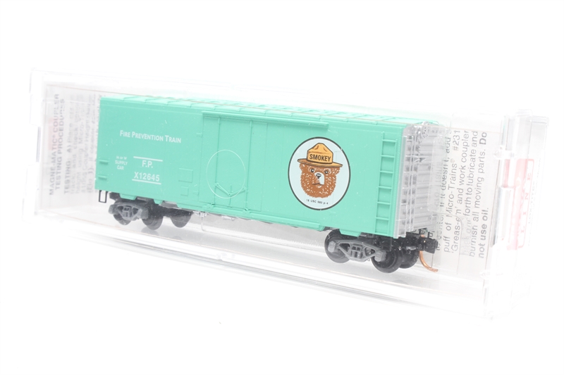 Micro-Trains 74050MIC 40' steel plug door no roofwalk boxcar of the