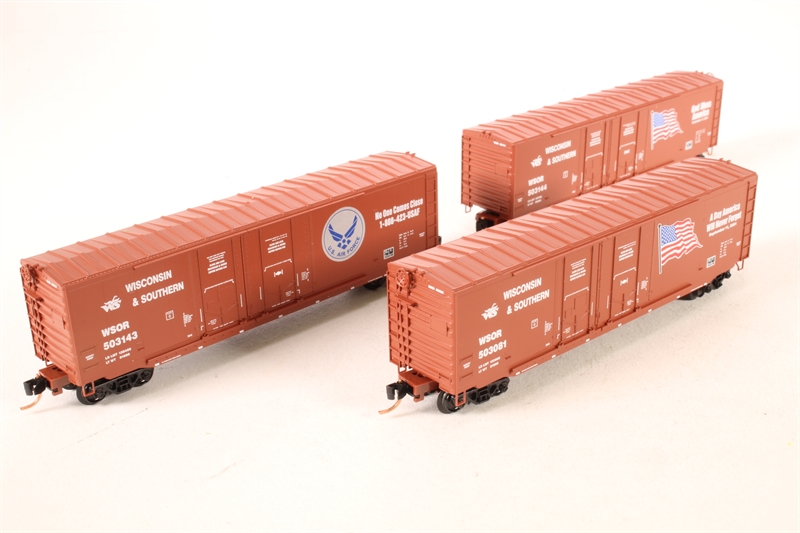 Micro-Trains 75102MIC 50' steel double plug door no roofwalk boxcar of