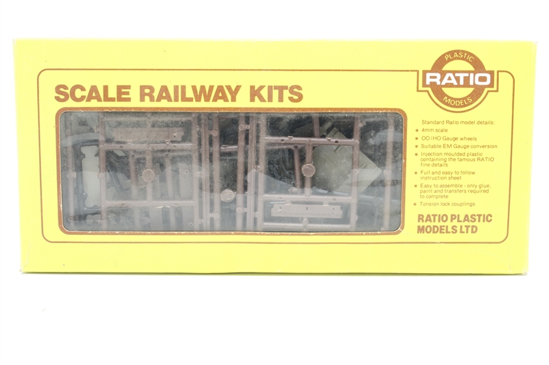 Ratio 755 Assorted Permanent Way Wagons with Rail Load - - Hattons