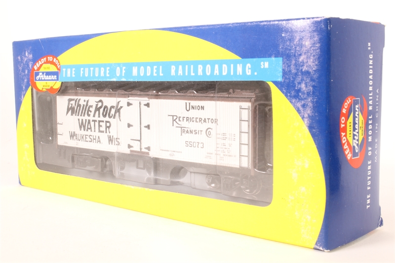 Athearn 7591ATH 40' Reefer - "Midwest Hennery" - Hattons