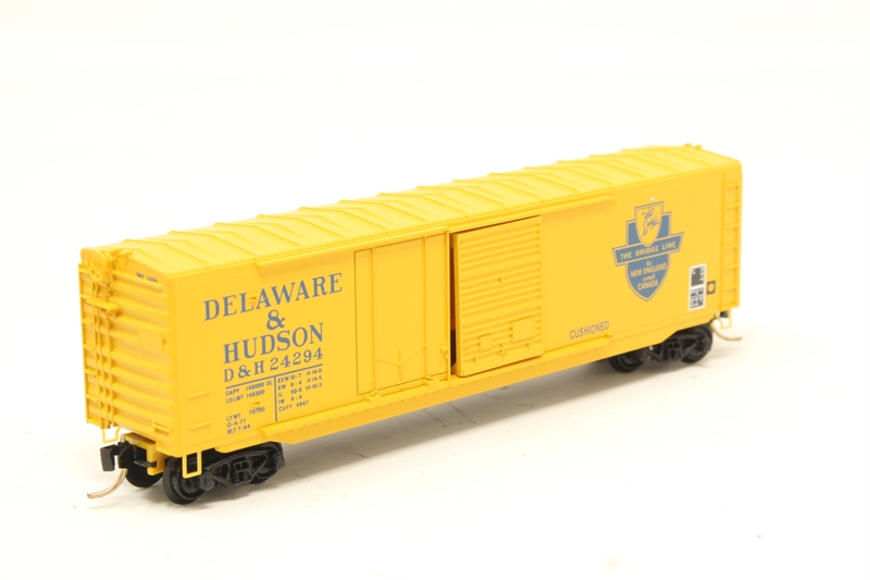 Micro-Trains 76020MIC 50' steel combo door no roofwalk boxcar of the