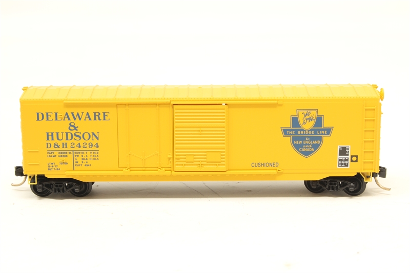 Micro-Trains 76020MIC 50' steel combo door no roofwalk boxcar of the