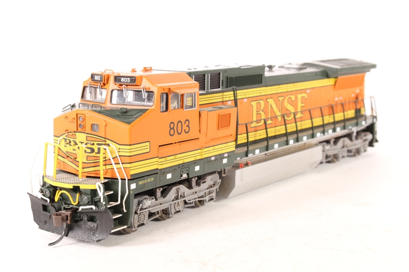 Atlas 7648 Dash 8-40CW GE 803 of the BNSF