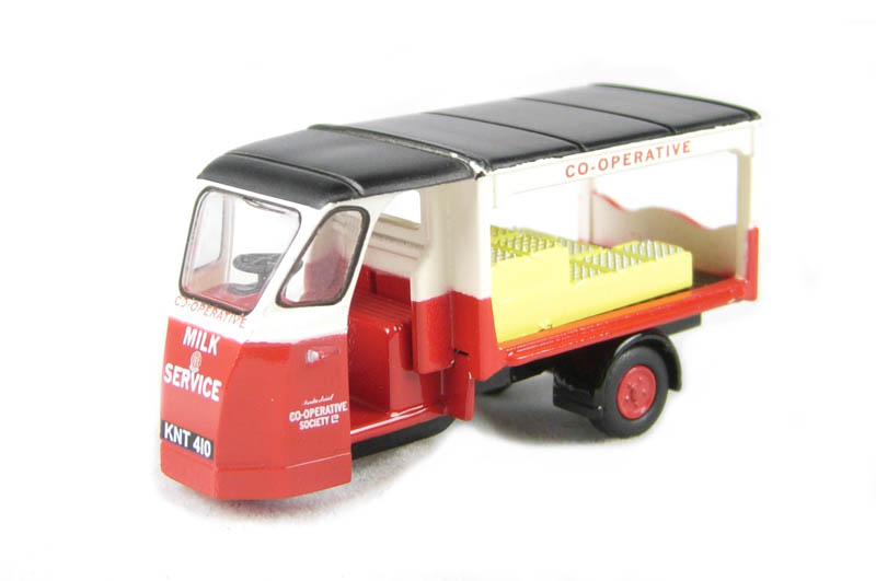 Oxford Diecast 76WE002 Wales & Edwards 'Standard' milk - Hattons