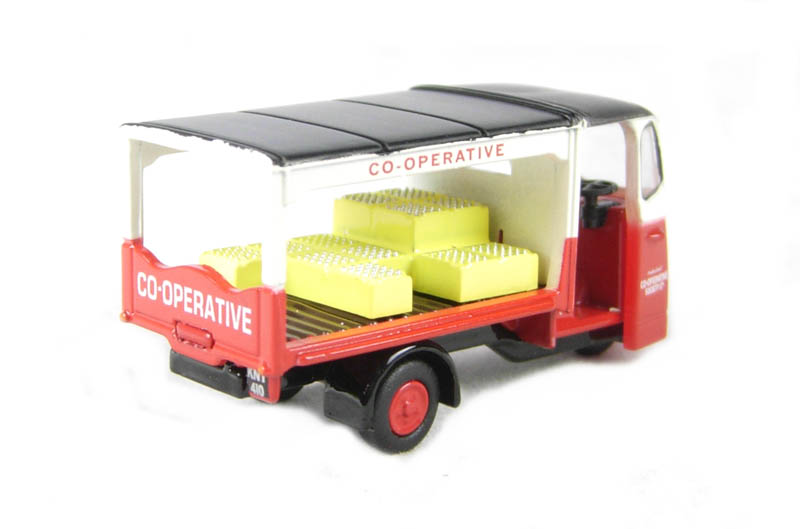 Oxford Diecast 76WE002 Wales & Edwards 'Standard' milk - Hattons