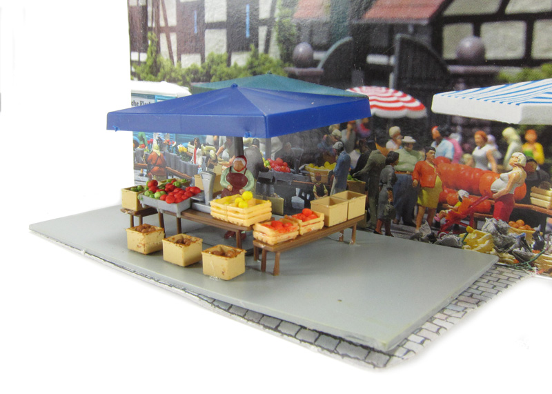 Busch 7706BUS Stall With Fruits & Vegetables HO scale