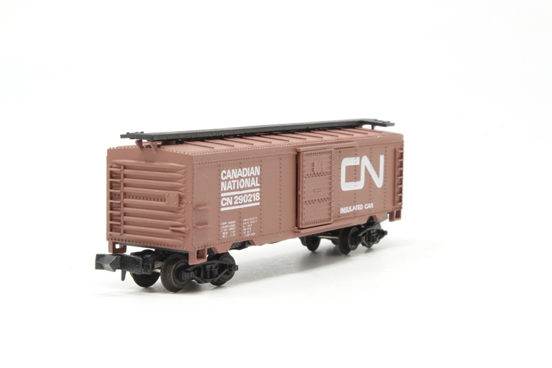Life-Like 7900A 40' steel single sliding door boxcar of the Canadian