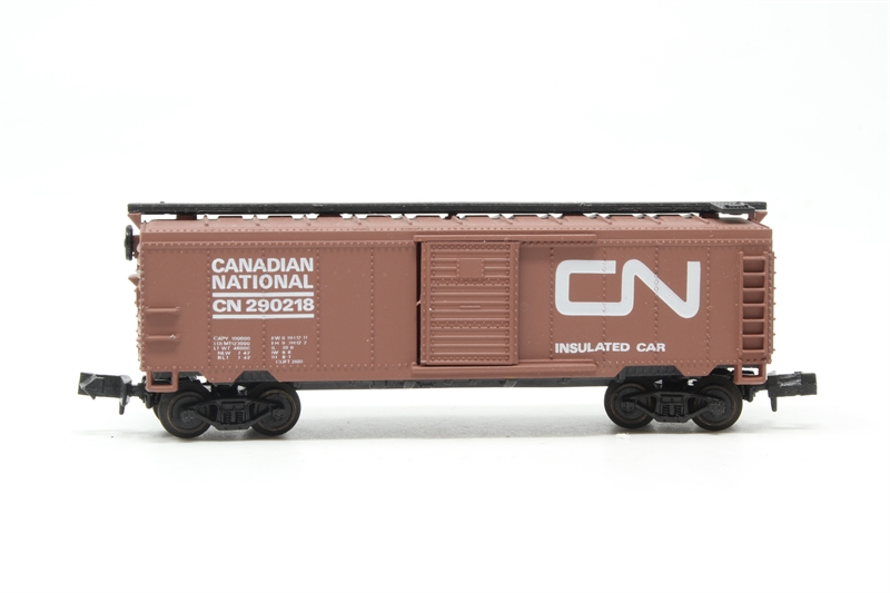 Life-Like 7900A 40' steel single sliding door boxcar of the Canadian