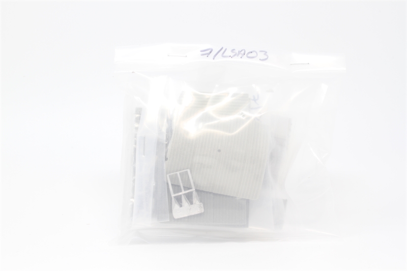 SkyTrex 7LSA03 GWR lineside accessory kit (corrugated lamp - Hattons