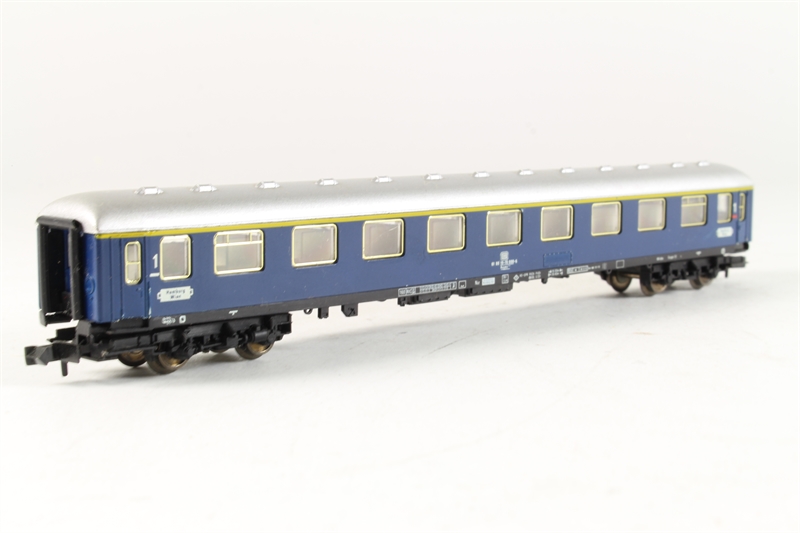 Fleischmann 8110 1st Class Express Coach of the DB