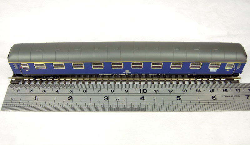 Fleischmann 8111 1st class express coach, type Aum203 of the DB - Hattons