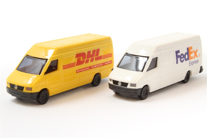 Busch 8304BUH Mercedes Sprinter Vans DHl & FedEx - Hattons