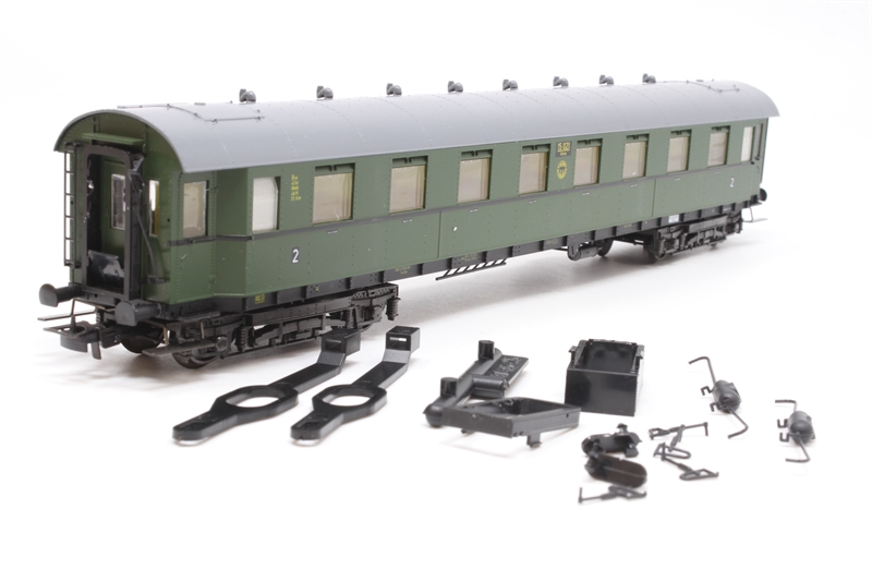 Liliput 842 2nd Class passenger car of the DRG 15 021 'Altona'
