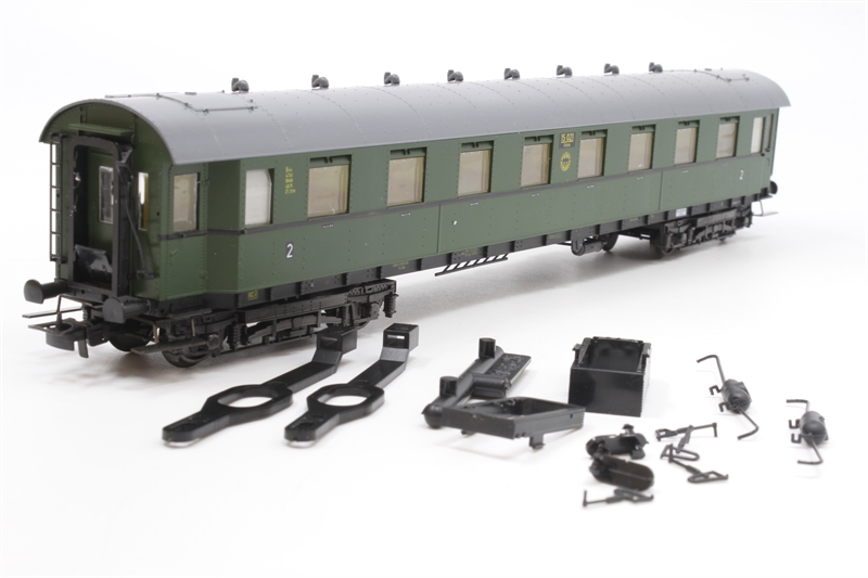 Liliput 842 2nd Class passenger car of the DRG 15 021 'Altona'