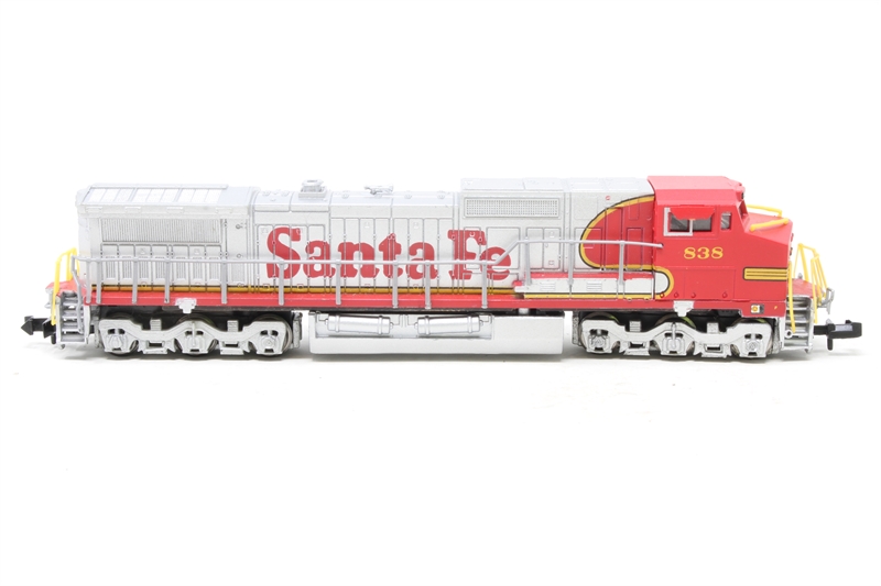 Bachmann USA 86063BAC Dash 8-40CW GE 838 of the Santa Fe