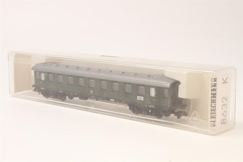 Fleischmann 8632Fleischmann DB 2nd Class express bogie coach (Epoch III)