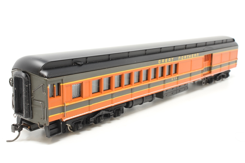 Bachmann USA 89031BAC Heavyweight combine car #574 of the Great Northern