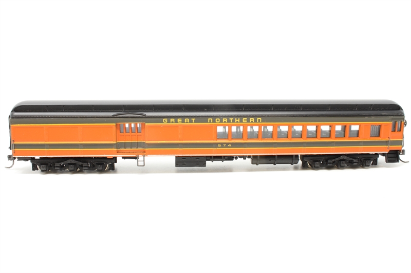 Bachmann USA 89031BAC Heavyweight combine car #574 of the Great Northern