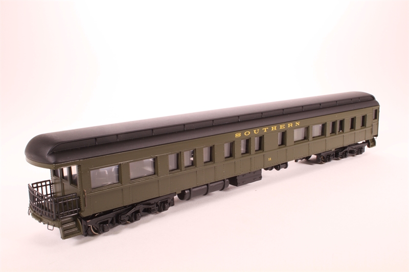 Bachmann USA 89446BAC Heavyweight Observation Car in - Hattons