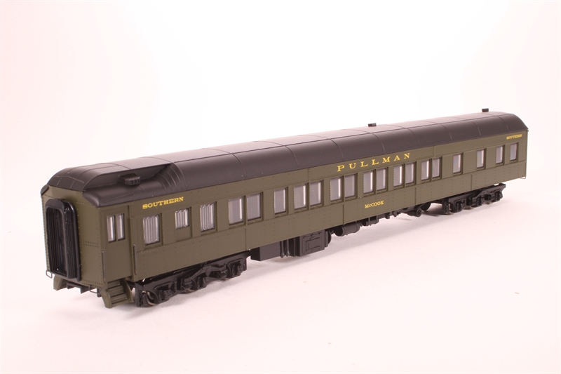 Bachmann USA 89447BAC 80' Heavyweight Pullman Coach in Southern Livery