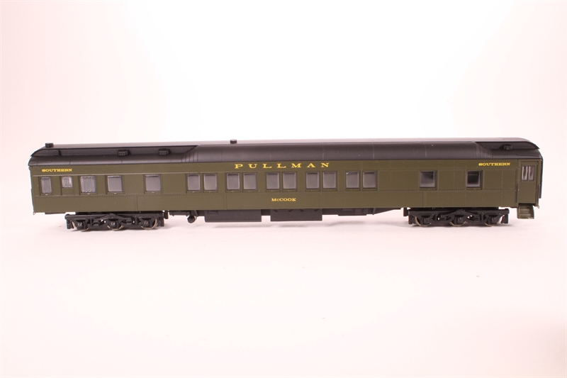 Bachmann USA 89447BAC 80' Heavyweight Pullman Coach in Southern Livery