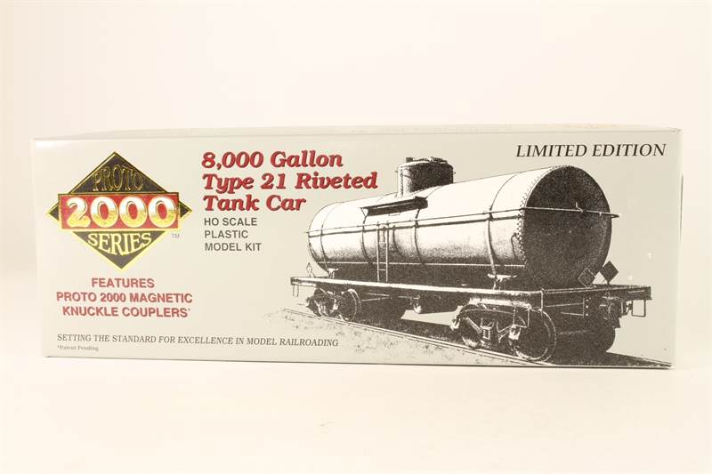 Proto 2000 920-21757 8000 Gallon Type 21 Riveted Tank Car 'UTLX' Kit ...