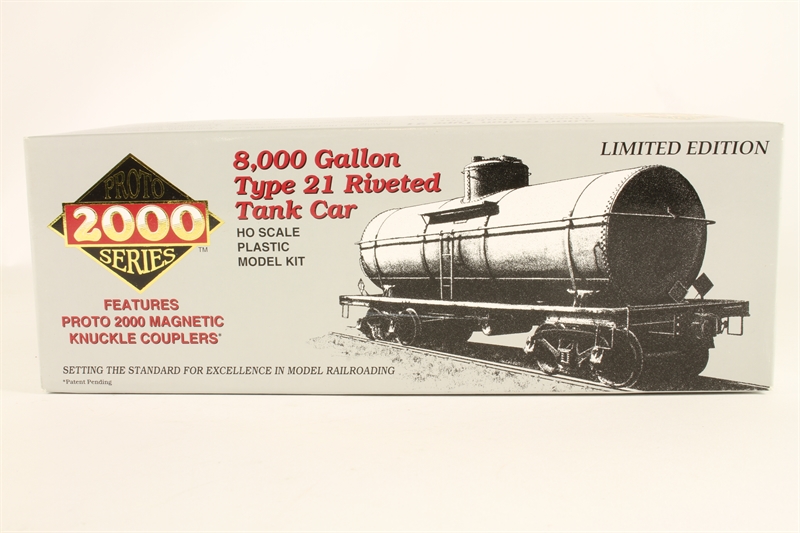 Proto 2000 920-39022 8000 Gallon Type 21 Riveted Tank Car 'Union' Kit