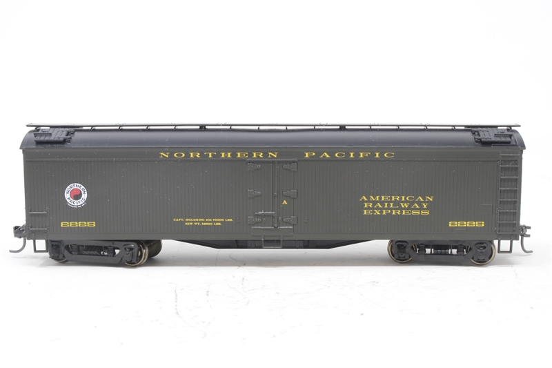 Athearn 92569ATH 50' express reefer car 2225 'Northern Pacific'