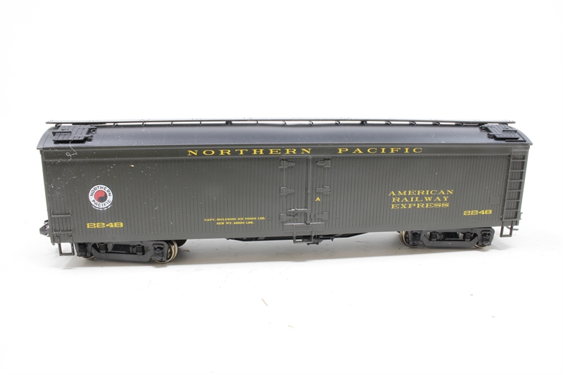 Athearn 92570ATH 50' express reefer 'Northern Pacific'