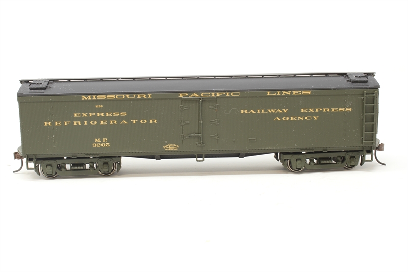 Walthers 932-5475 50' wooden reefer car #3205 'Missouri Pacific'