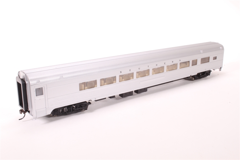 Walthers 932-6431 Budd Streamlined Lounge Car - Hattons