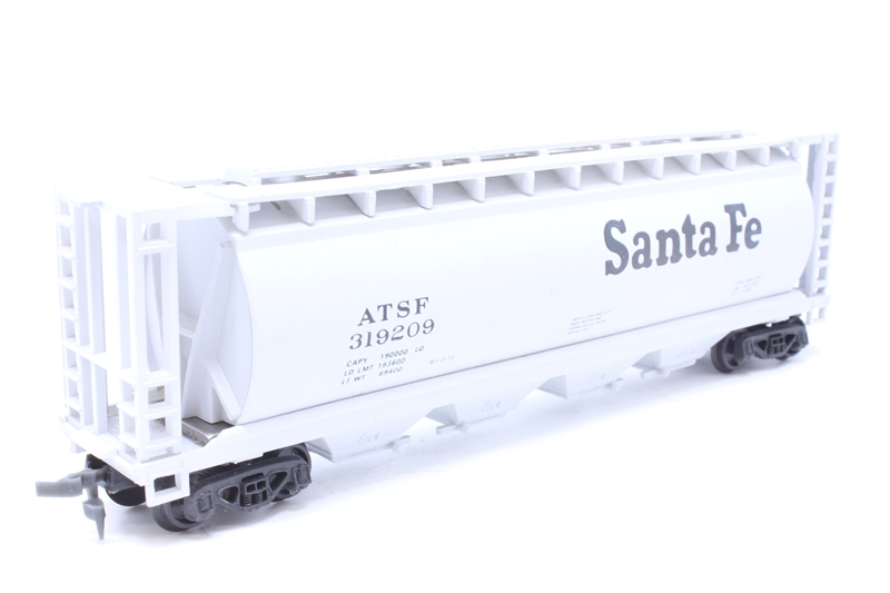 Model Power by MRC 9511MP 51' cylindrical hopper car - "Santa Fe"
