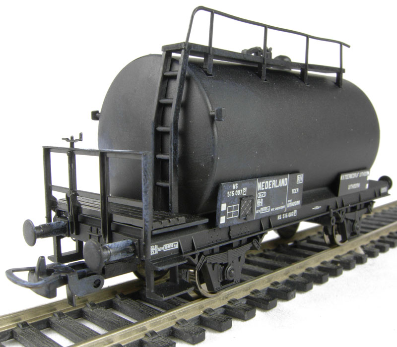 Piko 95505 2 axle tank wagon of the Netherlands NS Epoch III