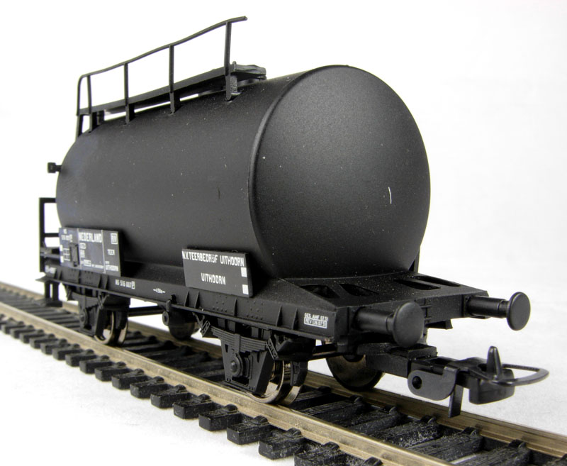 Piko 95505 2 axle tank wagon of the Netherlands NS Epoch III