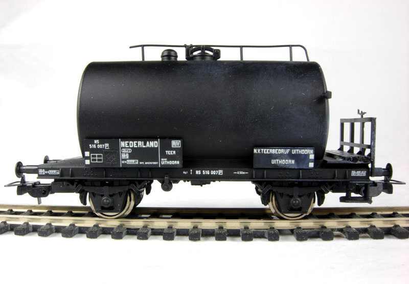 Piko 95505 2 axle tank wagon of the Netherlands NS Epoch - Hattons