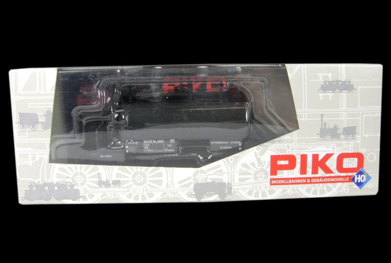 Piko 95505 2 axle tank wagon of the Netherlands NS Epoch III