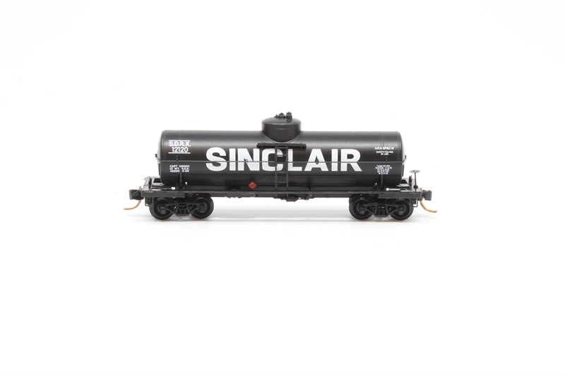 Micro-Trains 99300017 39' riveted single dome tank car of the Sinclair