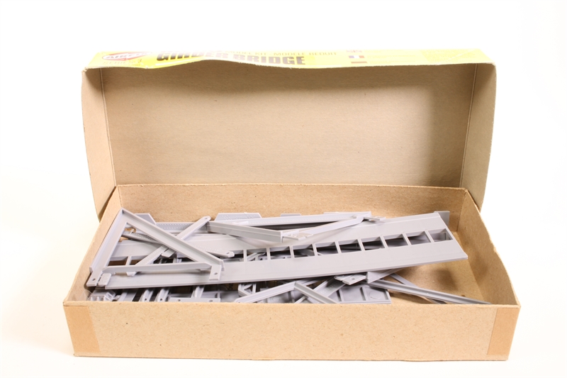 Airfix A03616-8 Girder Bridge Kit