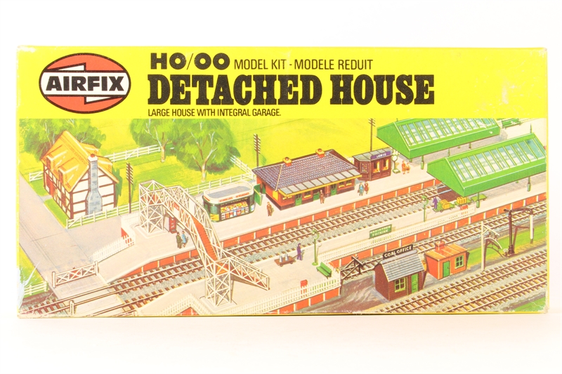 Airfix A03621 Detached House - Hattons