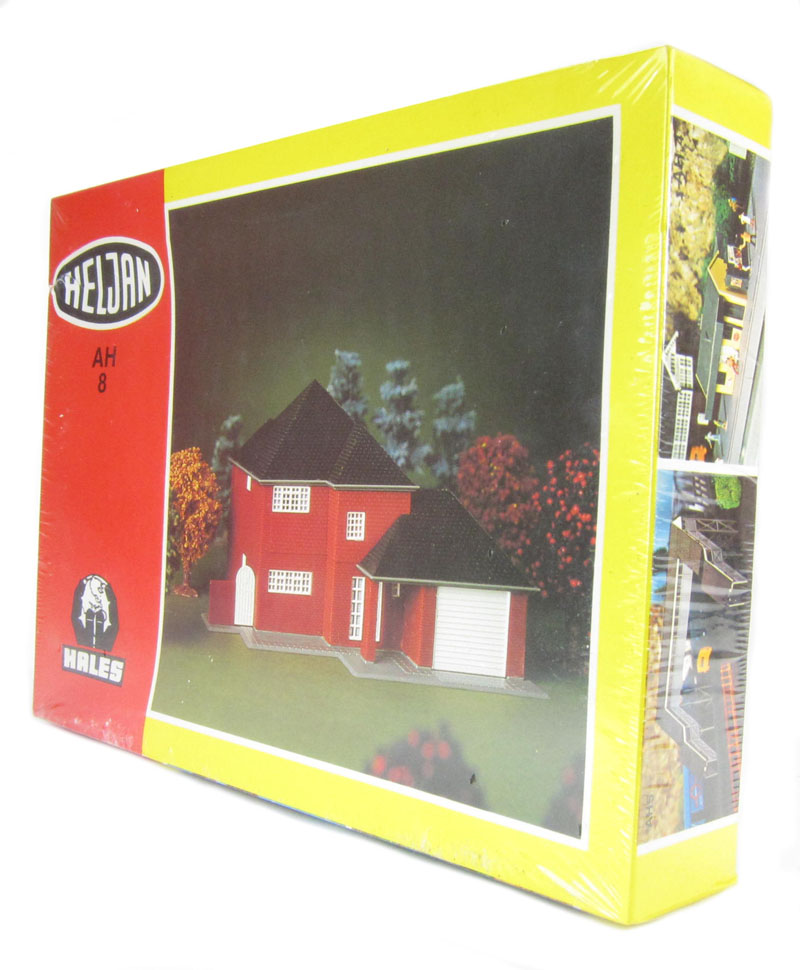 Heljan AH8 House with garage - Hattons