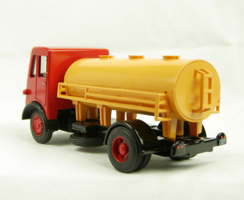 Base Toys AT-01 Albion tanker in red and yellow