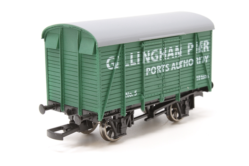 Dapol B000GillinghamG Double vent box van 'Gillingham Pier - Hattons