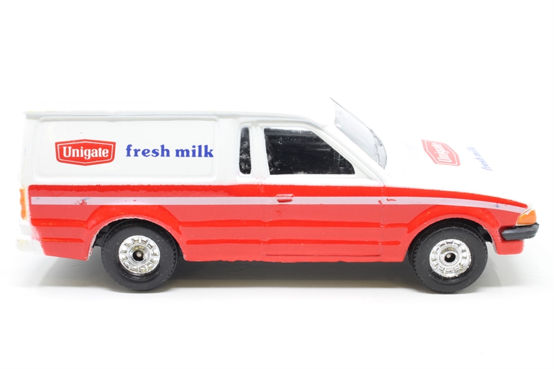 Corgi C496-20 Ford Escort Van 'Fresh Milk Unigate'